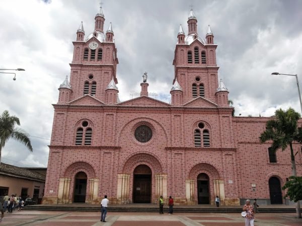 El Señor de los Milagros - Guadalajara de Buga - Más Viaje, Más Vida